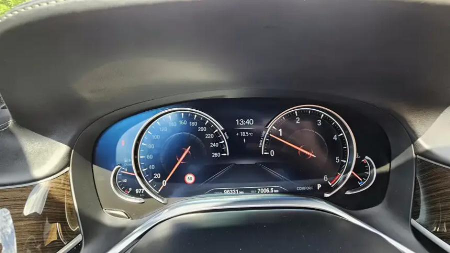 Black BMW 730 2018 in Riga, with an engine capacity of 3.00 L and mileage of 98 thousand km for 39900 €, photo 21 on AUTOMOTO.COM.LV