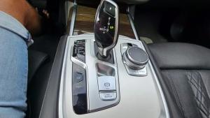 Black BMW 730 2018 in Riga, with an engine capacity of 3.00 L and mileage of 98 thousand km for 39900 €, photo 27 on AUTOMOTO.COM.LV