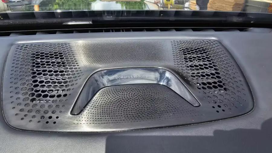 Black BMW 730 2018 in Riga, with an engine capacity of 3.00 L and mileage of 98 thousand km for 39900 €, photo 31 on AUTOMOTO.COM.LV