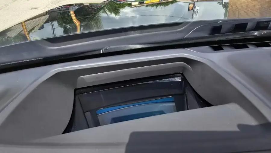 Black BMW 730 2018 in Riga, with an engine capacity of 3.00 L and mileage of 98 thousand km for 39900 €, photo 32 on AUTOMOTO.COM.LV