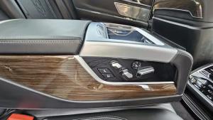 Black BMW 730 2018 in Riga, with an engine capacity of 3.00 L and mileage of 98 thousand km for 39900 €, photo 42 on AUTOMOTO.COM.LV