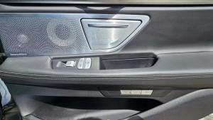 Black BMW 730 2018 in Riga, with an engine capacity of 3.00 L and mileage of 98 thousand km for 39900 €, photo 46 on AUTOMOTO.COM.LV