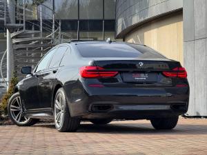 Black BMW 730 2018 in Riga, with an engine capacity of 3.00 L and mileage of 186 thousand km for 30800 €, photo 9 on AUTOMOTO.COM.LV