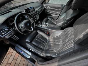 Black BMW 730 2018 in Riga, with an engine capacity of 3.00 L and mileage of 186 thousand km for 30800 €, photo 14 on AUTOMOTO.COM.LV