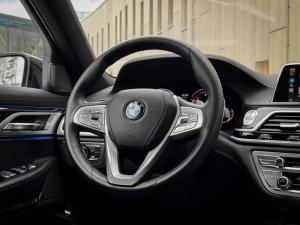 Black BMW 730 2018 in Riga, with an engine capacity of 3.00 L and mileage of 186 thousand km for 30800 €, photo 17 on AUTOMOTO.COM.LV