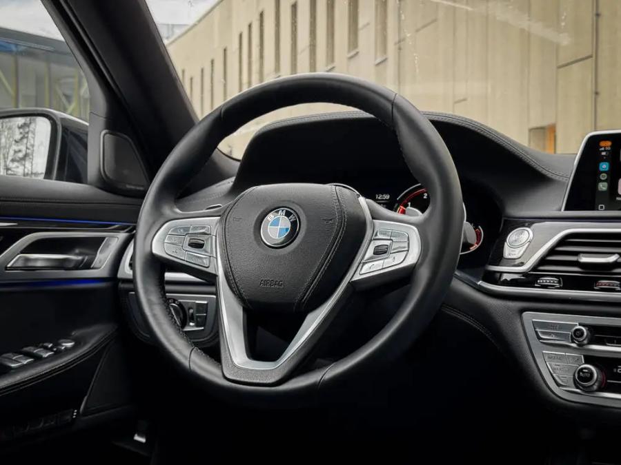 Black BMW 730 2018 in Riga, with an engine capacity of 3.00 L and mileage of 186 thousand km for 30800 €, photo 17 on AUTOMOTO.COM.LV