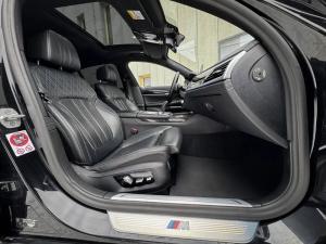 Black BMW 730 2018 in Riga, with an engine capacity of 3.00 L and mileage of 186 thousand km for 30800 €, photo 20 on AUTOMOTO.COM.LV