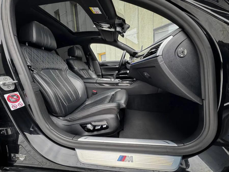 Black BMW 730 2018 in Riga, with an engine capacity of 3.00 L and mileage of 186 thousand km for 30800 €, photo 20 on AUTOMOTO.COM.LV
