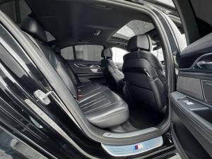 Black BMW 730 2018 in Riga, with an engine capacity of 3.00 L and mileage of 186 thousand km for 30800 €, photo 21 on AUTOMOTO.COM.LV