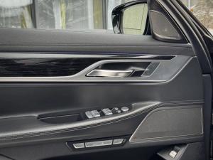 Black BMW 730 2018 in Riga, with an engine capacity of 3.00 L and mileage of 186 thousand km for 30800 €, photo 22 on AUTOMOTO.COM.LV