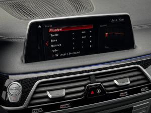 Black BMW 730 2018 in Riga, with an engine capacity of 3.00 L and mileage of 186 thousand km for 30800 €, photo 25 on AUTOMOTO.COM.LV