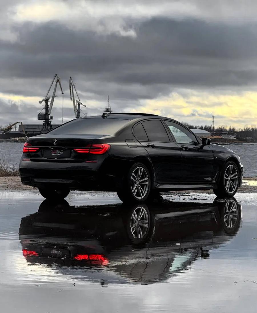 Black BMW 730 2018 in Riga, with an engine capacity of 3.00 L and mileage of 186 thousand km for 30800 €, photo 27 on AUTOMOTO.COM.LV