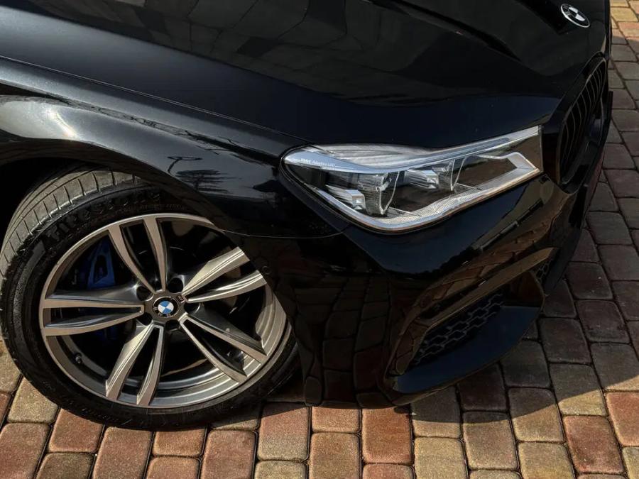 Black BMW 730 2018 in Riga, with an engine capacity of 3.00 L and mileage of 186 thousand km for 30800 €, photo 31 on AUTOMOTO.COM.LV