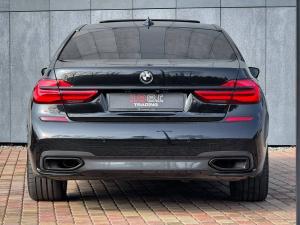 Black BMW 730 2018 in Riga, with an engine capacity of 3.00 L and mileage of 186 thousand km for 30800 €, photo 32 on AUTOMOTO.COM.LV