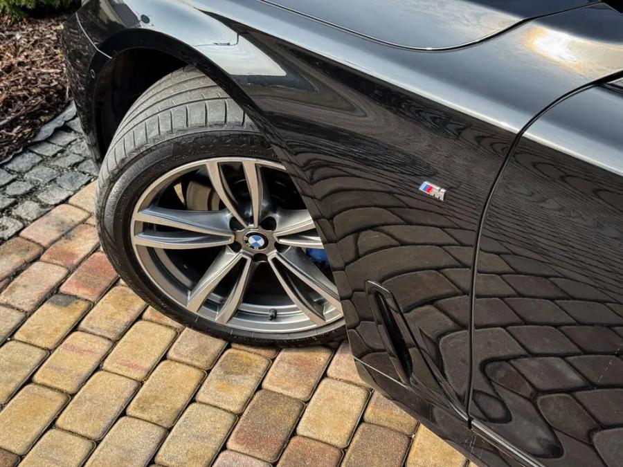 Black BMW 730 2018 in Riga, with an engine capacity of 3.00 L and mileage of 186 thousand km for 30800 €, photo 33 on AUTOMOTO.COM.LV