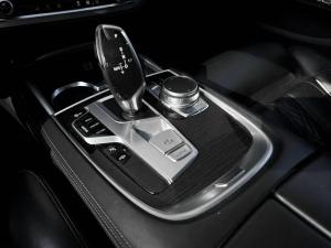 Black BMW 730 2018 in Riga, with an engine capacity of 3.00 L and mileage of 186 thousand km for 30800 €, photo 36 on AUTOMOTO.COM.LV