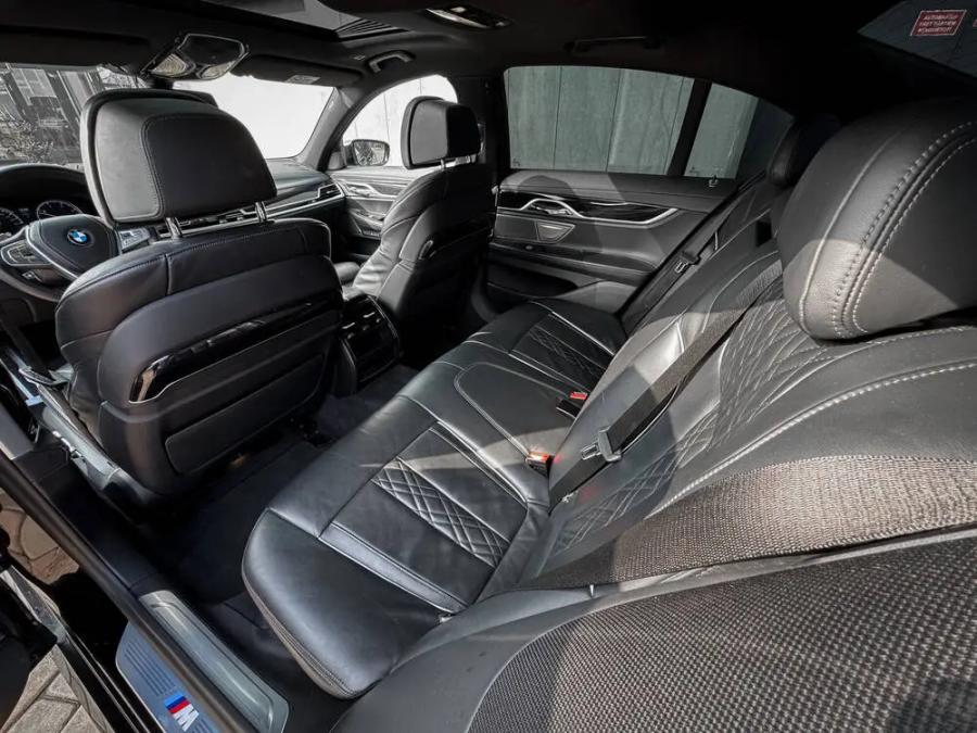 Black BMW 730 2018 in Riga, with an engine capacity of 3.00 L and mileage of 186 thousand km for 30800 €, photo 37 on AUTOMOTO.COM.LV