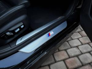 Black BMW 730 2018 in Riga, with an engine capacity of 3.00 L and mileage of 186 thousand km for 30800 €, photo 39 on AUTOMOTO.COM.LV