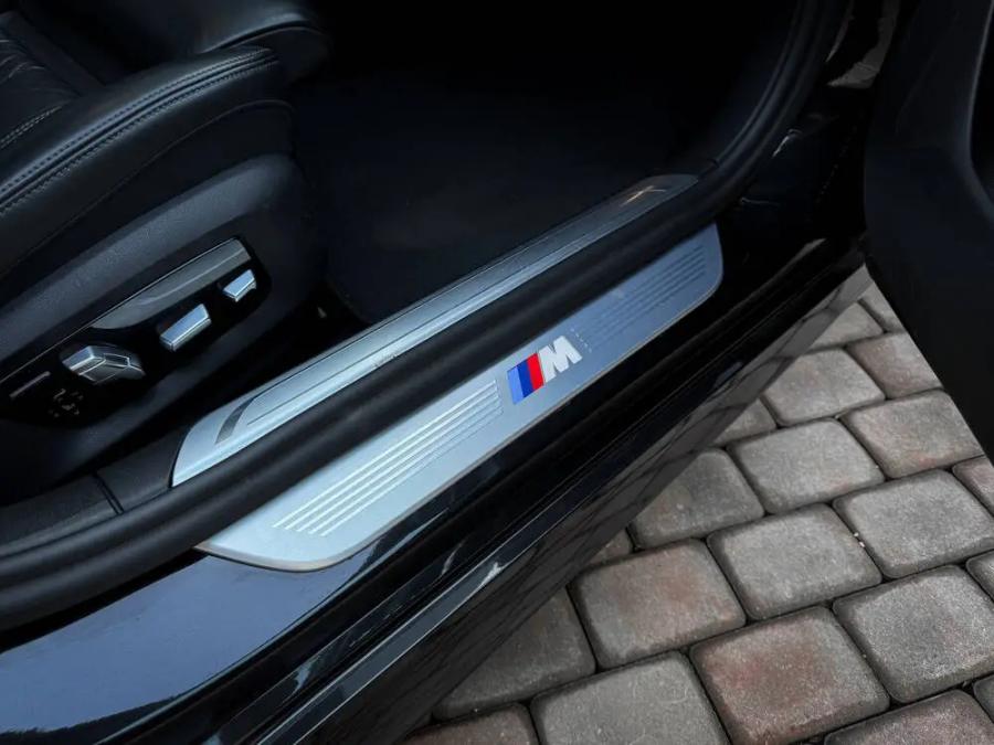 Black BMW 730 2018 in Riga, with an engine capacity of 3.00 L and mileage of 186 thousand km for 30800 €, photo 39 on AUTOMOTO.COM.LV