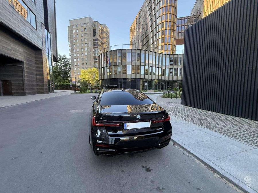Melns BMW 730 2018 Viļņa, ar dzinēja tilpumu 2.99 L un nobraukumu 342 tūkst. km par 28100 €, foto 7 vietnē AUTOMOTO.COM.LV