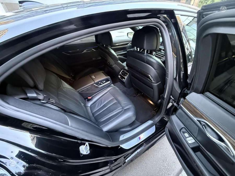 Melns BMW 730 2018 Viļņa, ar dzinēja tilpumu 2.99 L un nobraukumu 342 tūkst. km par 28100 €, foto 11 vietnē AUTOMOTO.COM.LV