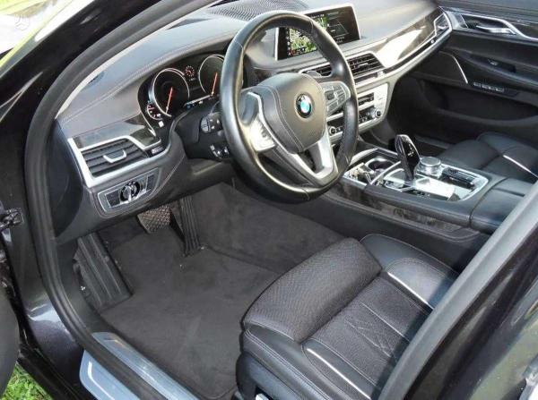 Black BMW 730 2019 in Siauliai, with an engine capacity of 2.99 L and mileage of 198 thousand km for 32999 €, photo 6 on AUTOMOTO.COM.LV