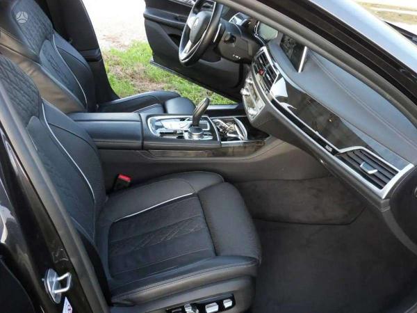 Black BMW 730 2019 in Siauliai, with an engine capacity of 2.99 L and mileage of 198 thousand km for 32999 €, photo 8 on AUTOMOTO.COM.LV