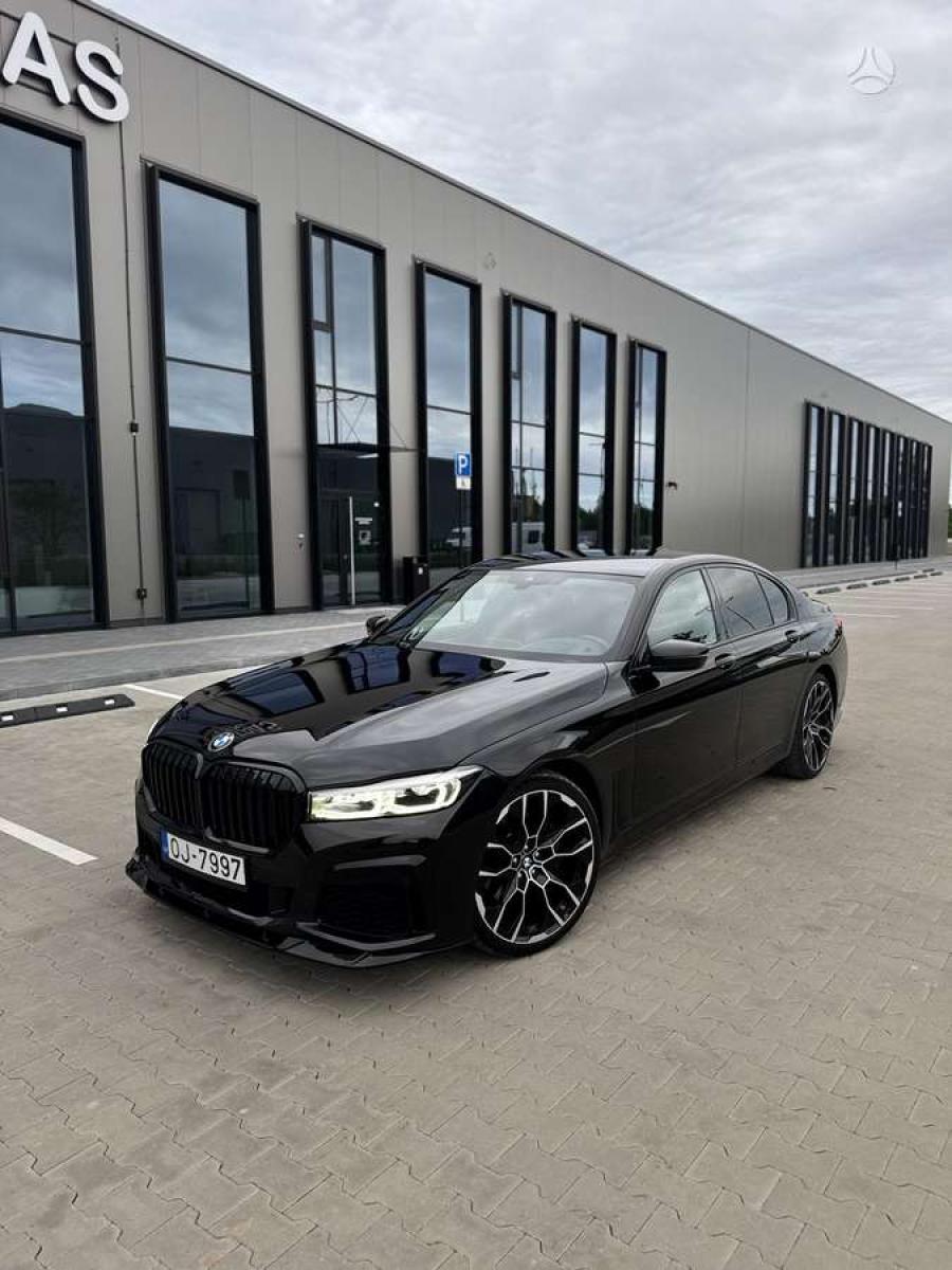 Black BMW 730 2019 in Vilnius, with an engine capacity of 2.99 L and mileage of 82 thousand km for 40000 €, photo 4 on AUTOMOTO.COM.LV