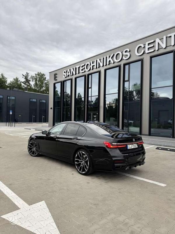 Black BMW 730 2019 in Vilnius, with an engine capacity of 2.99 L and mileage of 82 thousand km for 40000 €, photo 6 on AUTOMOTO.COM.LV