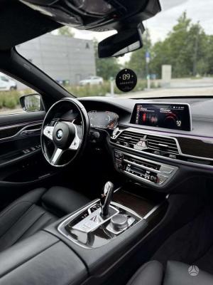 Black BMW 730 2019 in Vilnius, with an engine capacity of 2.99 L and mileage of 82 thousand km for 40000 €, photo 9 on AUTOMOTO.COM.LV