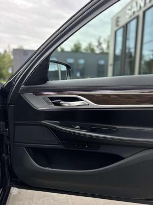 Black BMW 730 2019 in Vilnius, with an engine capacity of 2.99 L and mileage of 82 thousand km for 40000 €, photo 14 on AUTOMOTO.COM.LV
