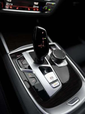 Black BMW 730 2019 in Vilnius, with an engine capacity of 2.99 L and mileage of 82 thousand km for 40000 €, photo 17 on AUTOMOTO.COM.LV