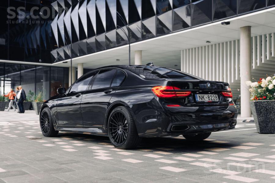Black BMW 730 2019 in Jurmala, with an engine capacity of 3.00 L and mileage of 224 thousand km for 31500 €, photo 4 on AUTOMOTO.COM.LV