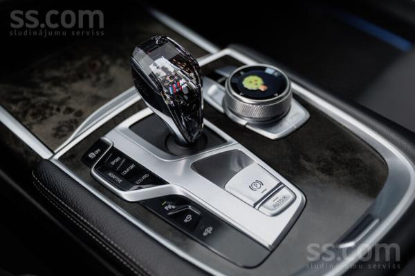 Black BMW 730 2019 in Jurmala, with an engine capacity of 3.00 L and mileage of 224 thousand km for 31500 €, photo 5 on AUTOMOTO.COM.LV