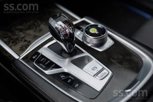 Black BMW 730 2019 in Jurmala, with an engine capacity of 3.00 L and mileage of 224 thousand km for 31500 €, photo 6 on AUTOMOTO.COM.LV