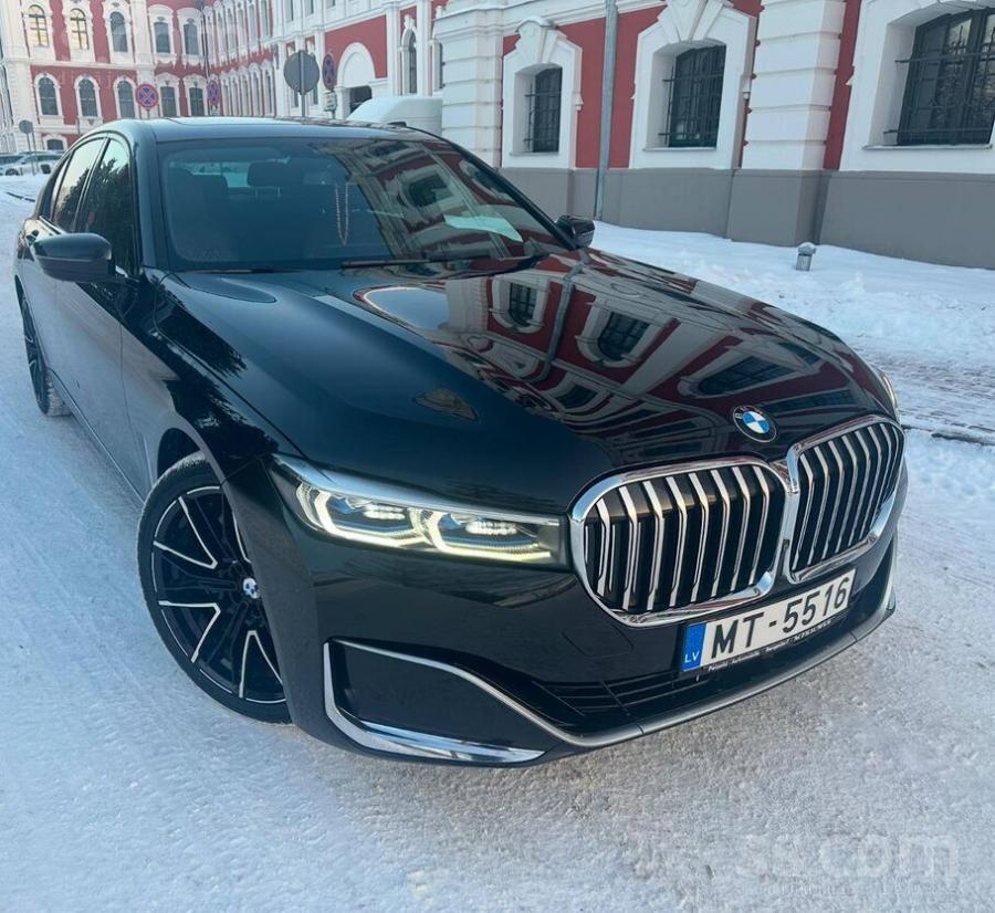 Black BMW 730 2020 in Jelgava, with an engine capacity of 3.00 L and mileage of 107 thousand km for 47000 €, photo 3 on AUTOMOTO.COM.LV