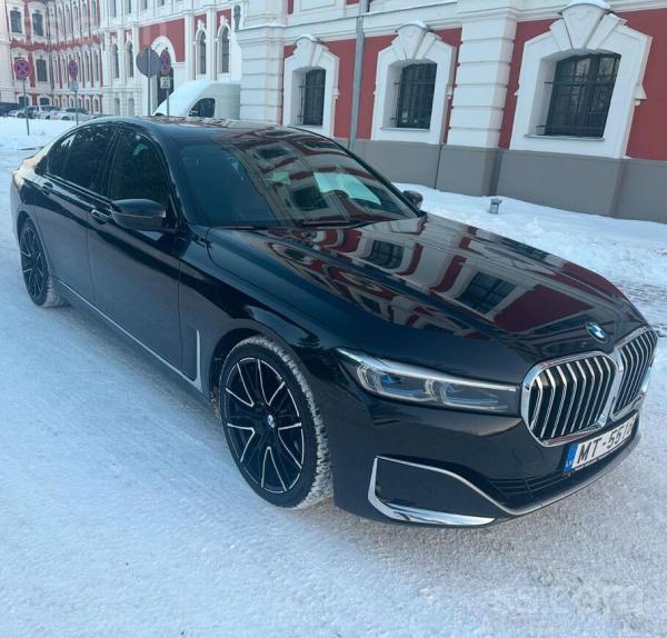 Black BMW 730 2020 in Jelgava, with an engine capacity of 3.00 L and mileage of 107 thousand km for 47000 €, photo 6 on AUTOMOTO.COM.LV