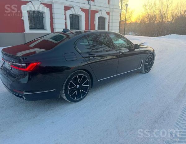 Black BMW 730 2020 in Jelgava, with an engine capacity of 3.00 L and mileage of 107 thousand km for 47000 €, photo 9 on AUTOMOTO.COM.LV