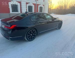 Black BMW 730 2020 in Jelgava, with an engine capacity of 3.00 L and mileage of 107 thousand km for 47000 €, photo 9 on AUTOMOTO.COM.LV