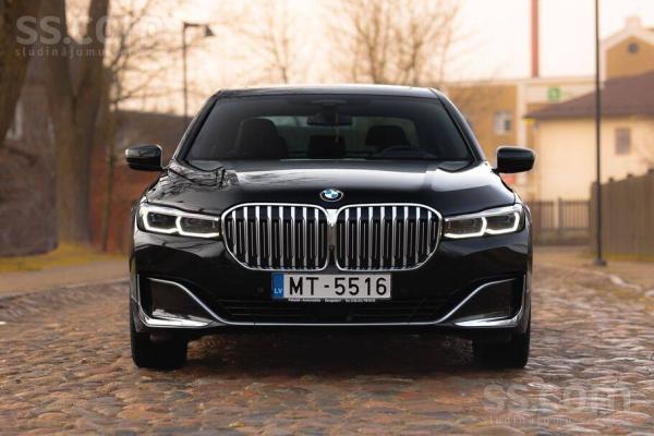 Black BMW 730 2020 in Jelgava, with an engine capacity of 3.00 L and mileage of 108 thousand km for 44000 €, photo 3 on AUTOMOTO.COM.LV