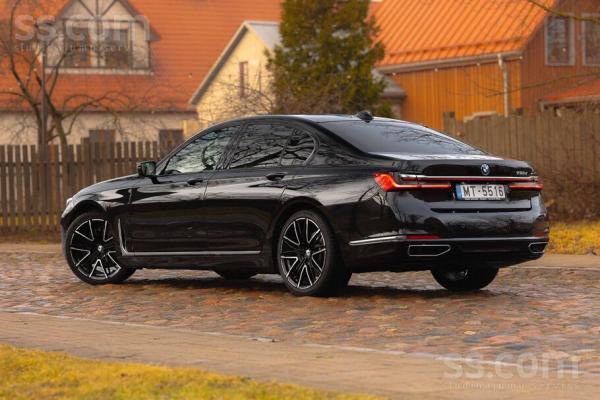 Black BMW 730 2020 in Jelgava, with an engine capacity of 3.00 L and mileage of 108 thousand km for 44000 €, photo 4 on AUTOMOTO.COM.LV