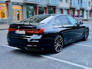 Black BMW 730 2020 in Vilnius, with an engine capacity of 3.00 L and mileage of 88 thousand km for 37900 €, photo 5 on AUTOMOTO.COM.LV