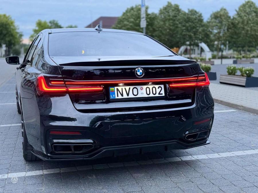 Black BMW 730 2020 in Vilnius, with an engine capacity of 3.00 L and mileage of 88 thousand km for 37900 €, photo 6 on AUTOMOTO.COM.LV
