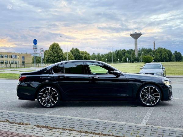 Black BMW 730 2020 in Vilnius, with an engine capacity of 3.00 L and mileage of 88 thousand km for 37900 €, photo 6 on AUTOMOTO.COM.LV