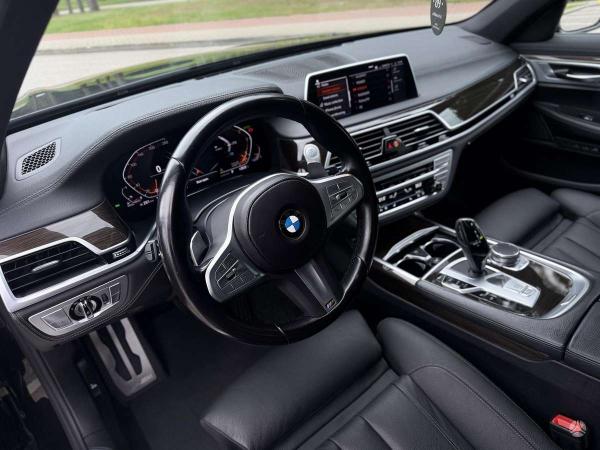 Black BMW 730 2020 in Vilnius, with an engine capacity of 3.00 L and mileage of 88 thousand km for 37900 €, photo 9 on AUTOMOTO.COM.LV