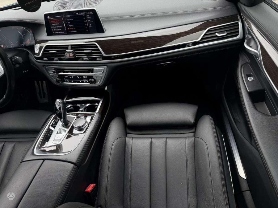 Black BMW 730 2020 in Vilnius, with an engine capacity of 3.00 L and mileage of 88 thousand km for 37900 €, photo 12 on AUTOMOTO.COM.LV
