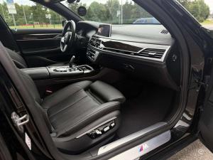 Black BMW 730 2020 in Vilnius, with an engine capacity of 3.00 L and mileage of 88 thousand km for 37900 €, photo 13 on AUTOMOTO.COM.LV