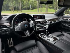 Black BMW 730 2020 in Vilnius, with an engine capacity of 3.00 L and mileage of 88 thousand km for 37900 €, photo 15 on AUTOMOTO.COM.LV