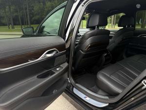 Black BMW 730 2020 in Vilnius, with an engine capacity of 3.00 L and mileage of 88 thousand km for 37900 €, photo 16 on AUTOMOTO.COM.LV