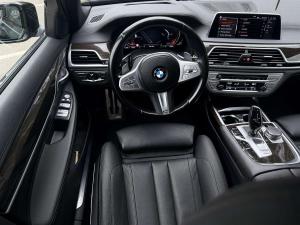 Black BMW 730 2020 in Vilnius, with an engine capacity of 3.00 L and mileage of 88 thousand km for 37900 €, photo 18 on AUTOMOTO.COM.LV